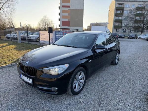 Black BMW 530 2010 in Ventspils, with an engine capacity of 3.00 L and mileage of 311 thousand km for 9100 €, photo 2 on AUTOMOTO.COM.LV