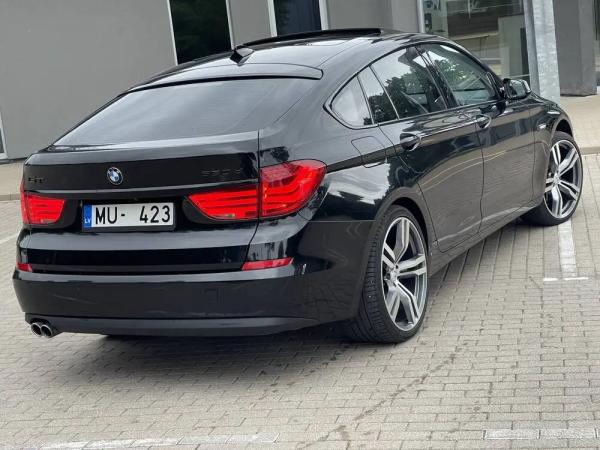 Black BMW 530 2010 in Jurmala, with an engine capacity of 3.00 L and mileage of 259 thousand km for 10450 €, photo 2 on AUTOMOTO.COM.LV