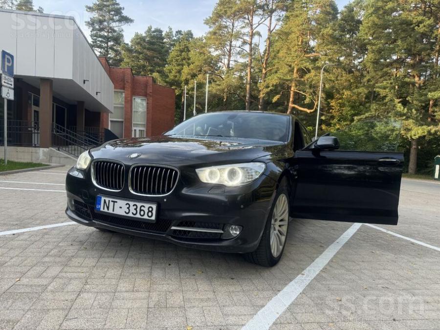 Black BMW 530 2010 in Tukums, with an engine capacity of 3.00 L and mileage of 418 thousand km for 5699 €, photo 1 on AUTOMOTO.COM.LV