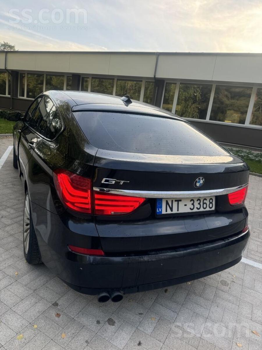 Black BMW 530 2010 in Tukums, with an engine capacity of 3.00 L and mileage of 418 thousand km for 5699 €, photo 5 on AUTOMOTO.COM.LV