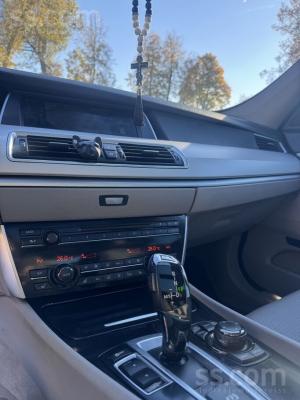 Black BMW 530 2010 in Daugavpils, with an engine capacity of 3.00 L and mileage of 399 thousand km for 8500 €, photo 9 on AUTOMOTO.COM.LV