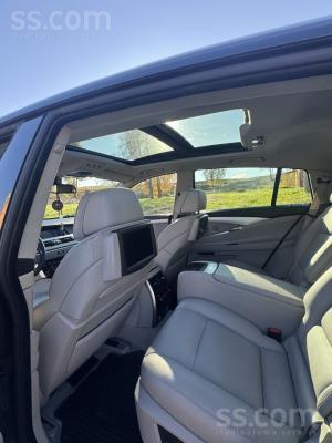 Black BMW 530 2010 in Daugavpils, with an engine capacity of 3.00 L and mileage of 399 thousand km for 8500 €, photo 13 on AUTOMOTO.COM.LV
