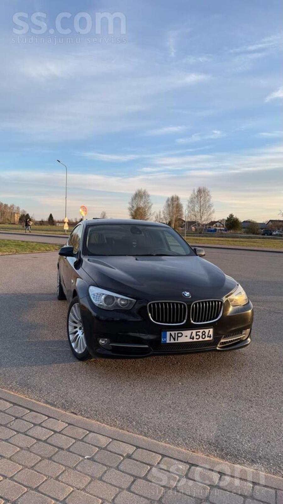 Black BMW 530 2011 in Riga, with an engine capacity of 3.00 L and mileage of 285 thousand km for 10500 €, photo 4 on AUTOMOTO.COM.LV