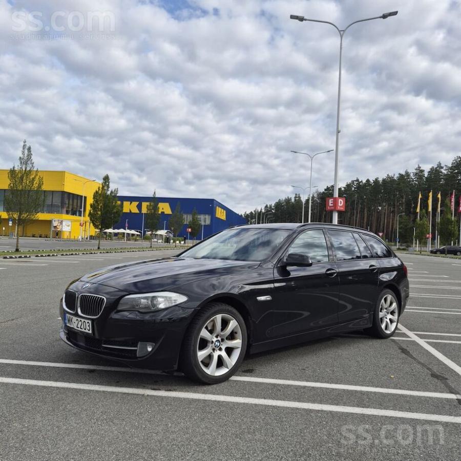 Black BMW 530 2011 in Riga, with an engine capacity of 3.00 L and mileage of 357 thousand km for 8700 €, photo 1 on AUTOMOTO.COM.LV