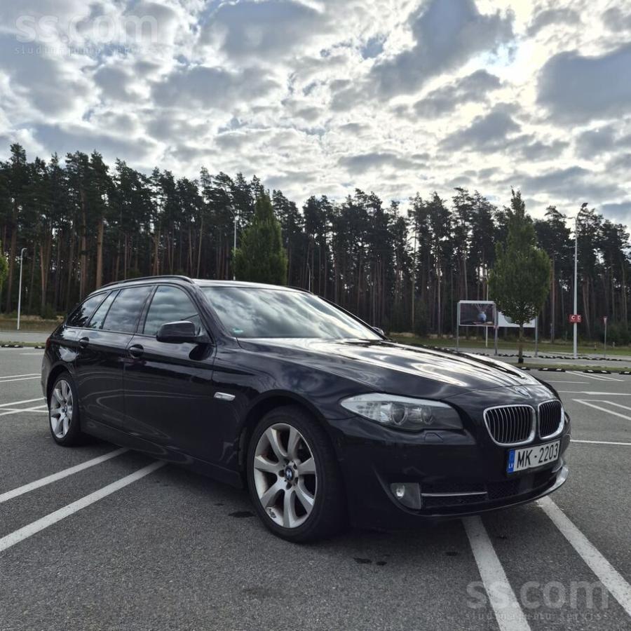 Black BMW 530 2011 in Riga, with an engine capacity of 3.00 L and mileage of 357 thousand km for 8700 €, photo 4 on AUTOMOTO.COM.LV