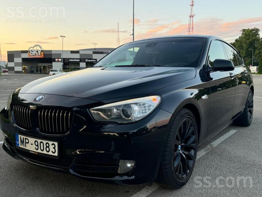 Black BMW 530 2012 in Riga, with an engine capacity of 3.00 L and mileage of 306 thousand km for 10000 €, photo 1 on AUTOMOTO.COM.LV