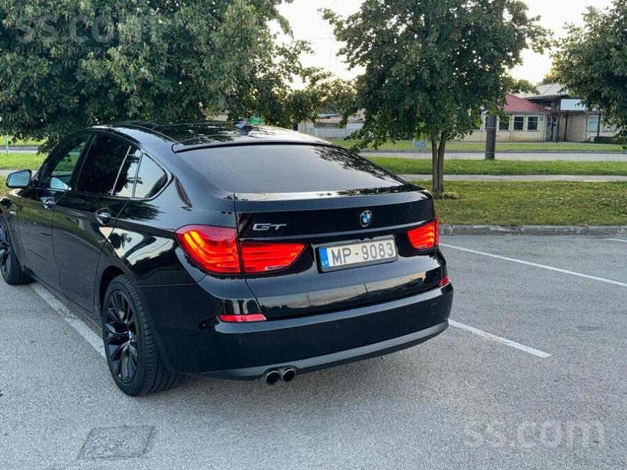 Black BMW 530 2012 in Riga, with an engine capacity of 3.00 L and mileage of 306 thousand km for 10000 €, photo 7 on AUTOMOTO.COM.LV