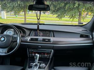 Black BMW 530 2012 in Riga, with an engine capacity of 3.00 L and mileage of 306 thousand km for 10000 €, photo 9 on AUTOMOTO.COM.LV