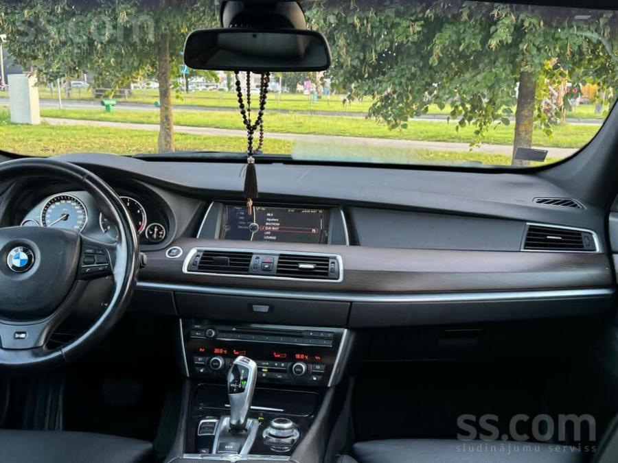 Black BMW 530 2012 in Riga, with an engine capacity of 3.00 L and mileage of 306 thousand km for 10000 €, photo 9 on AUTOMOTO.COM.LV