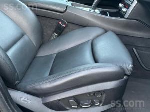 Black BMW 530 2012 in Riga, with an engine capacity of 3.00 L and mileage of 306 thousand km for 10000 €, photo 11 on AUTOMOTO.COM.LV