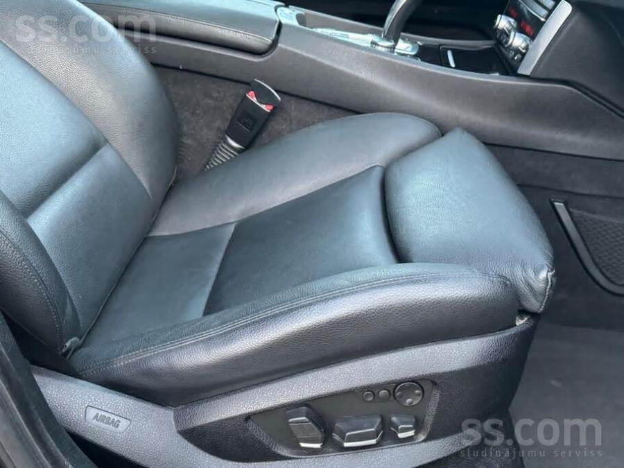 Black BMW 530 2012 in Riga, with an engine capacity of 3.00 L and mileage of 306 thousand km for 10000 €, photo 11 on AUTOMOTO.COM.LV