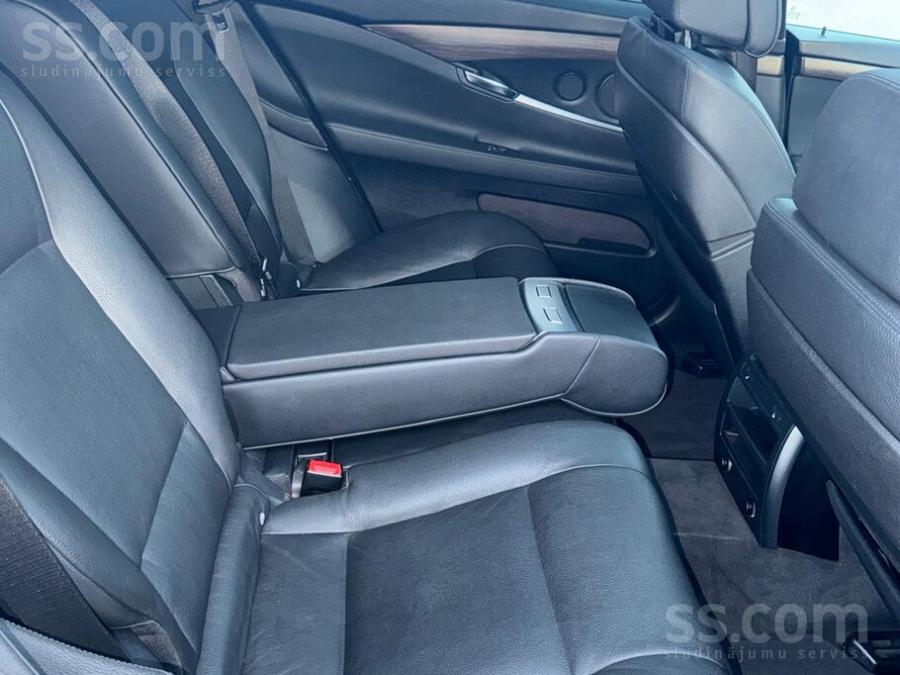 Black BMW 530 2012 in Riga, with an engine capacity of 3.00 L and mileage of 306 thousand km for 10000 €, photo 12 on AUTOMOTO.COM.LV