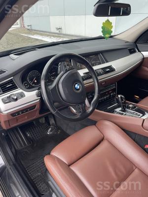 Black BMW 530 2013 in Dobele, with an engine capacity of 3.00 L and mileage of 321 thousand km for 11390 €, photo 9 on AUTOMOTO.COM.LV