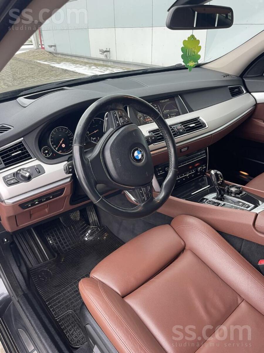 Black BMW 530 2013 in Dobele, with an engine capacity of 3.00 L and mileage of 321 thousand km for 11390 €, photo 9 on AUTOMOTO.COM.LV