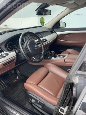 Black BMW 530 2013 in Dobele, with an engine capacity of 3.00 L and mileage of 321 thousand km for 11390 €, photo 11 on AUTOMOTO.COM.LV