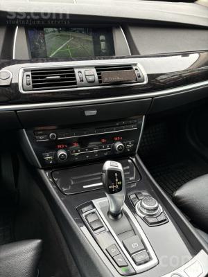 Black BMW 530 2013 in Riga, with an engine capacity of 3.00 L and mileage of 206 thousand km for 11000 €, photo 9 on AUTOMOTO.COM.LV