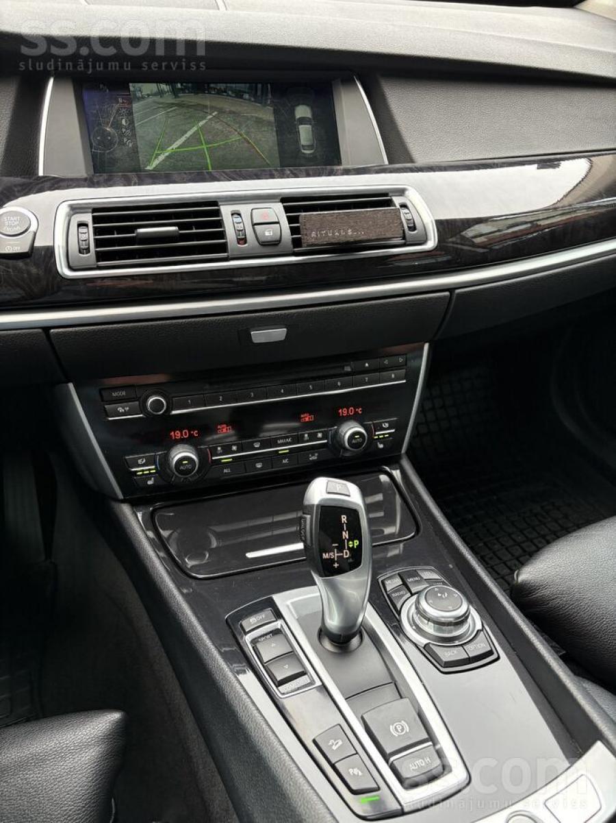 Black BMW 530 2013 in Riga, with an engine capacity of 3.00 L and mileage of 206 thousand km for 11000 €, photo 9 on AUTOMOTO.COM.LV