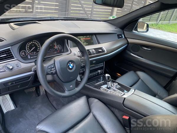 Black BMW 530 2013 in Riga, with an engine capacity of 3.00 L and mileage of 261 thousand km for 12950 €, photo 9 on AUTOMOTO.COM.LV
