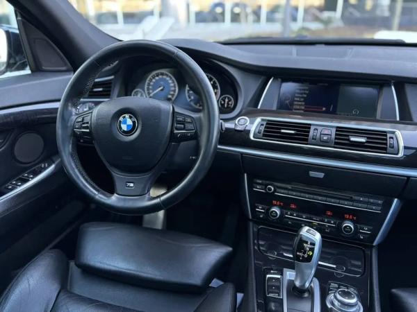 Black BMW 530 2013 in Riga, with an engine capacity of 3.00 L and mileage of 246 thousand km for 13700 €, photo 8 on AUTOMOTO.COM.LV