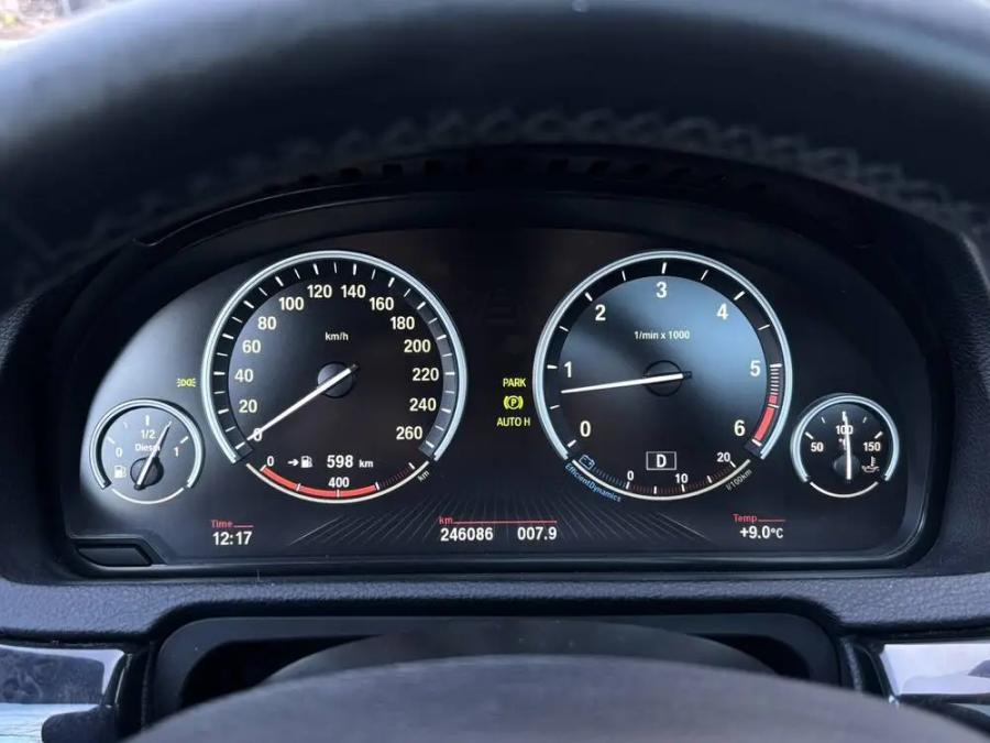 Black BMW 530 2013 in Riga, with an engine capacity of 3.00 L and mileage of 246 thousand km for 13700 €, photo 10 on AUTOMOTO.COM.LV