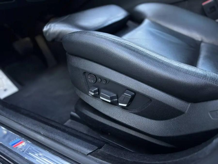 Black BMW 530 2013 in Riga, with an engine capacity of 3.00 L and mileage of 246 thousand km for 13700 €, photo 12 on AUTOMOTO.COM.LV