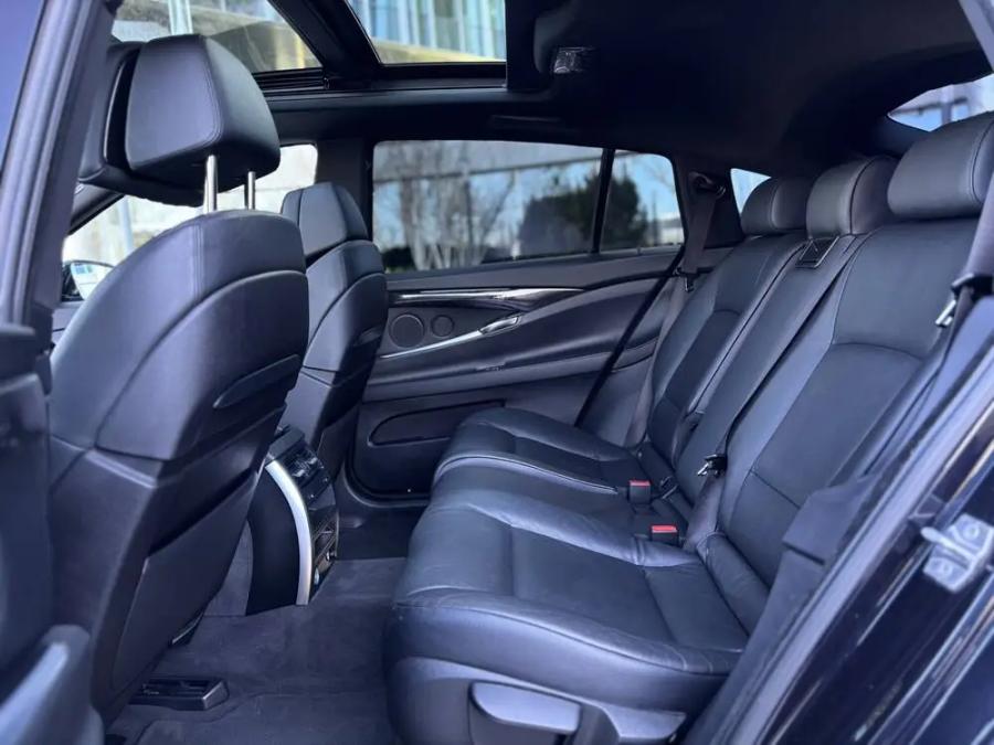 Black BMW 530 2013 in Riga, with an engine capacity of 3.00 L and mileage of 246 thousand km for 13700 €, photo 13 on AUTOMOTO.COM.LV