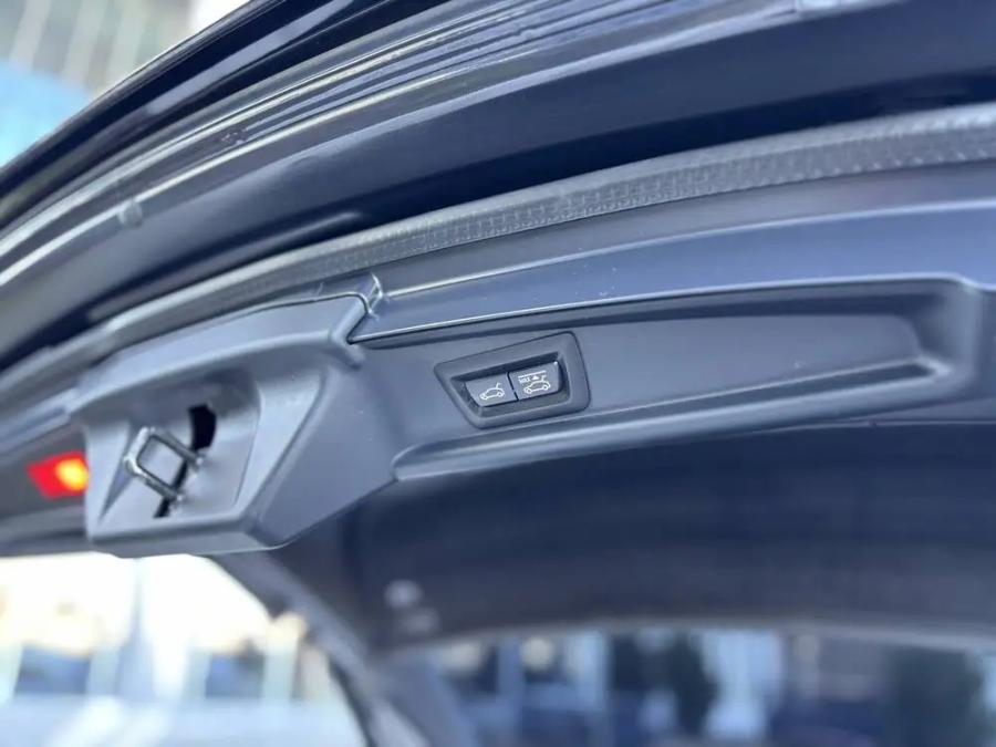Black BMW 530 2013 in Riga, with an engine capacity of 3.00 L and mileage of 246 thousand km for 13700 €, photo 19 on AUTOMOTO.COM.LV