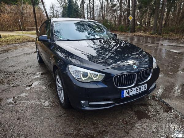 Black BMW 530 2013 in Riga, with an engine capacity of 3.00 L and mileage of 317 thousand km for 10700 €, photo 3 on AUTOMOTO.COM.LV