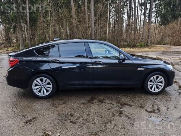 Black BMW 530 2013 in Riga, with an engine capacity of 3.00 L and mileage of 317 thousand km for 10700 €, photo 4 on AUTOMOTO.COM.LV