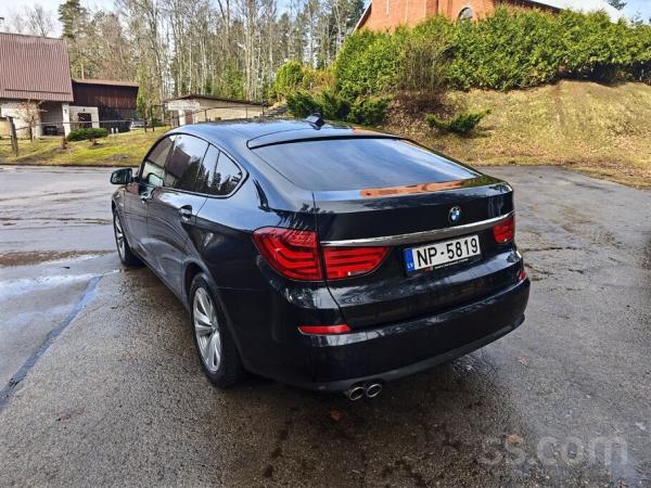 Black BMW 530 2013 in Riga, with an engine capacity of 3.00 L and mileage of 317 thousand km for 10700 €, photo 8 on AUTOMOTO.COM.LV