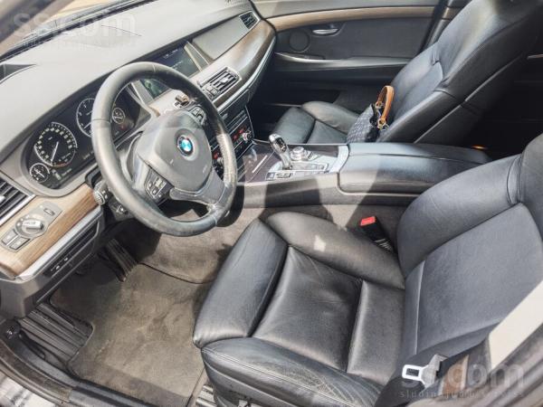 Black BMW 530 2013 in Riga, with an engine capacity of 3.00 L and mileage of 317 thousand km for 10700 €, photo 9 on AUTOMOTO.COM.LV