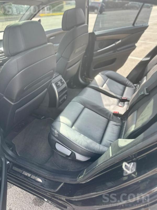 Black BMW 530 2014 in Riga, with an engine capacity of 3.00 L and mileage of 280 thousand km for 15600 €, photo 4 on AUTOMOTO.COM.LV