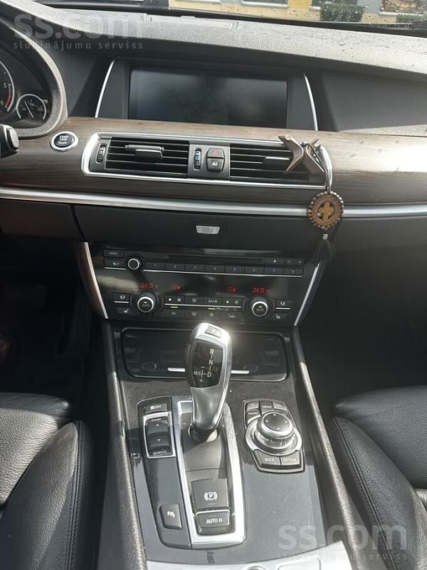 Black BMW 530 2014 in Riga, with an engine capacity of 3.00 L and mileage of 280 thousand km for 15600 €, photo 8 on AUTOMOTO.COM.LV
