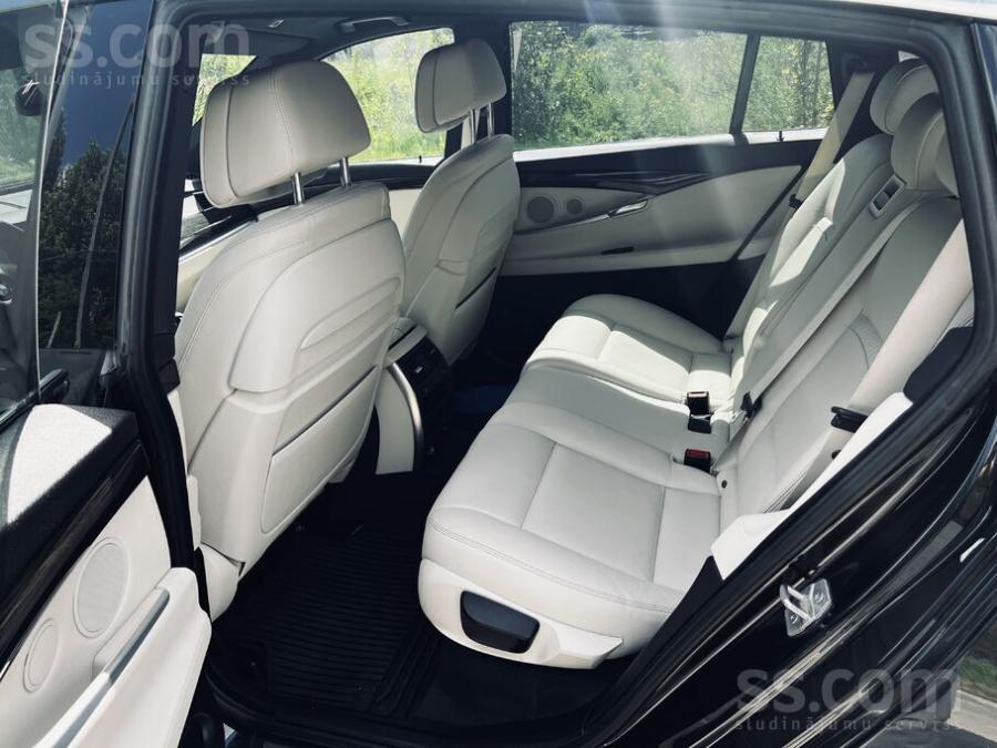 Black BMW 530 2015 in Riga, with an engine capacity of 3.00 L and mileage of 182 thousand km for 16300 €, photo 10 on AUTOMOTO.COM.LV