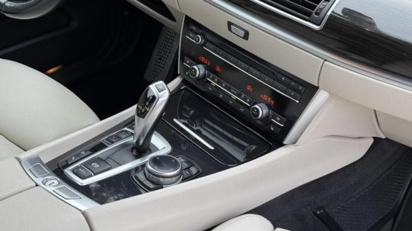 Black BMW 530 2016 in Riga, with an engine capacity of 3.00 L and mileage of 210 thousand km for 14000 €, photo 9 on AUTOMOTO.COM.LV