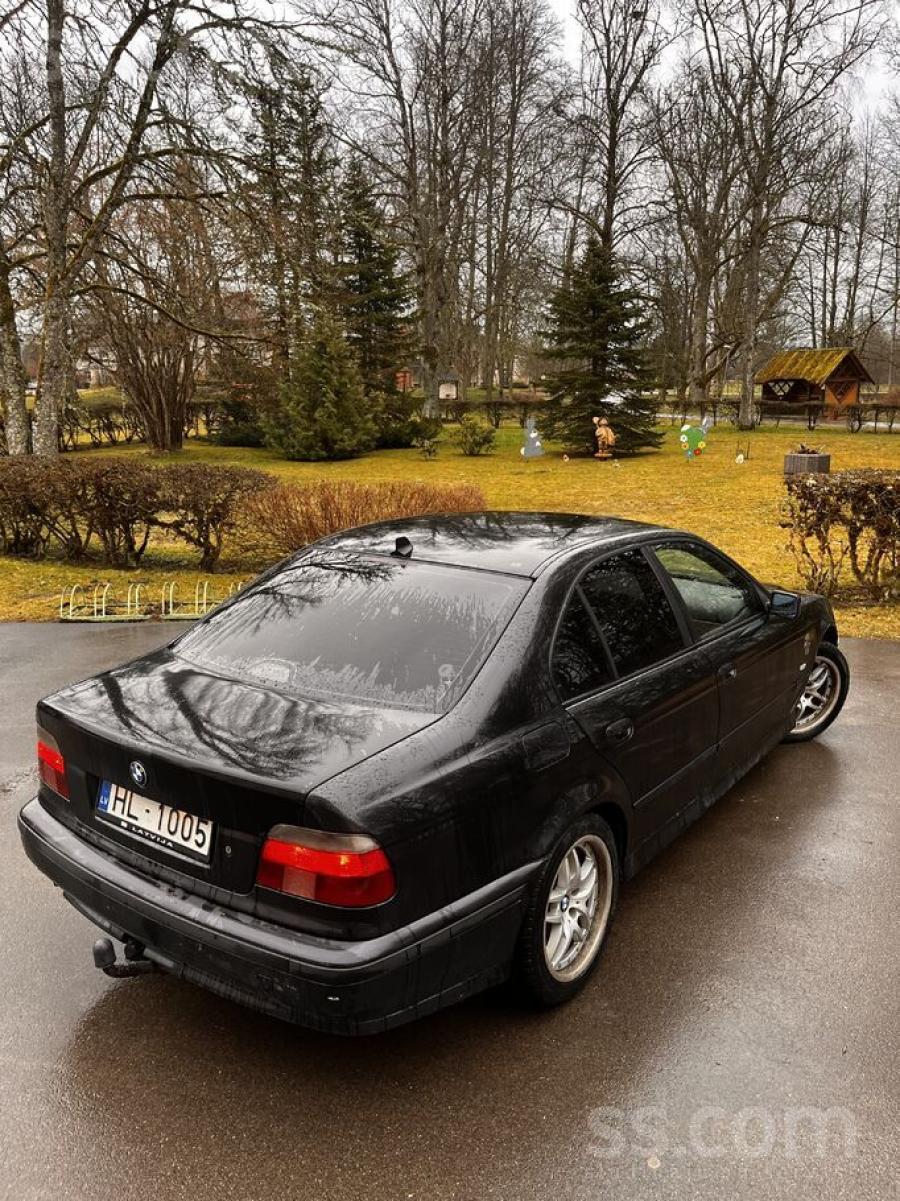 Melns BMW 530 1996 Liepāja, ar dzinēja tilpumu 3.00 L un nobraukumu 438 tūkst. km par 1500 €, foto 3 vietnē AUTOMOTO.COM.LV