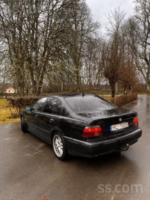 Melns BMW 530 1996 Liepāja, ar dzinēja tilpumu 3.00 L un nobraukumu 438 tūkst. km par 1500 €, foto 4 vietnē AUTOMOTO.COM.LV
