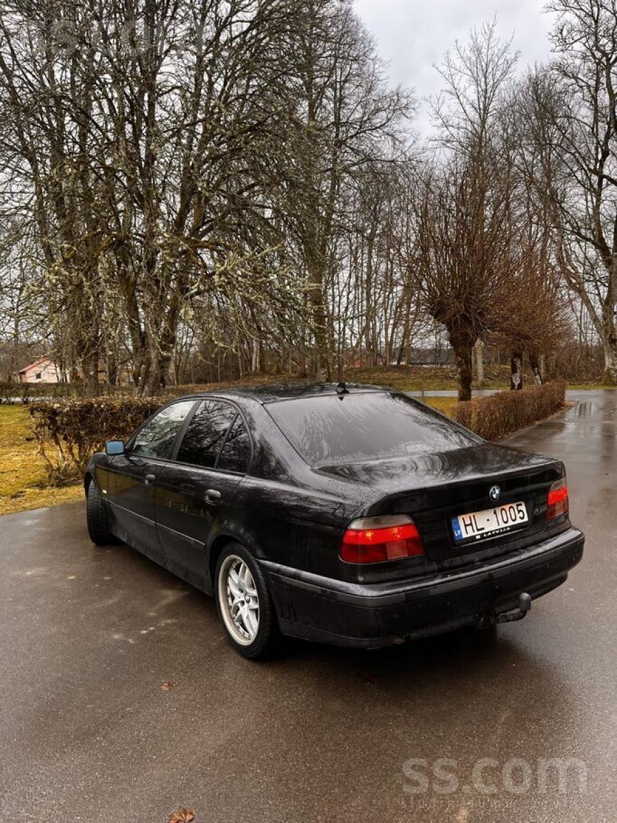 Melns BMW 530 1996 Liepāja, ar dzinēja tilpumu 3.00 L un nobraukumu 438 tūkst. km par 1500 €, foto 4 vietnē AUTOMOTO.COM.LV