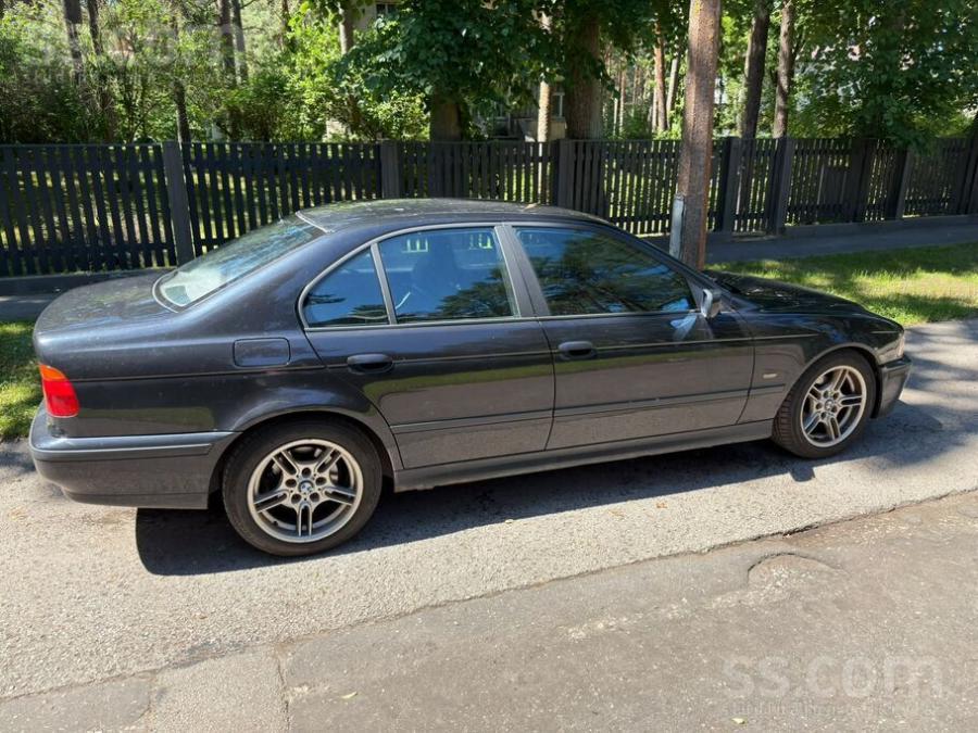 Melns BMW 530 1998 Rīga, ar dzinēja tilpumu 3.00 L un nobraukumu 270 tūkst. km par 2700 €, foto 1 vietnē AUTOMOTO.COM.LV