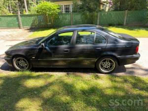 Melns BMW 530 1998 Rīga, ar dzinēja tilpumu 3.00 L un nobraukumu 270 tūkst. km par 2700 €, foto 4 vietnē AUTOMOTO.COM.LV