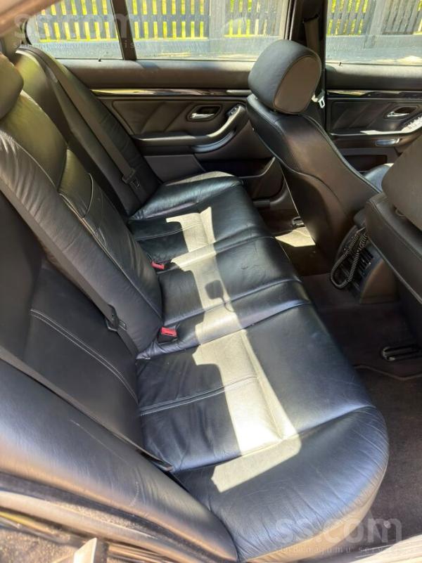 Black BMW 530 1998 in Riga, with an engine capacity of 3.00 L and mileage of 270 thousand km for 2700 €, photo 8 on AUTOMOTO.COM.LV