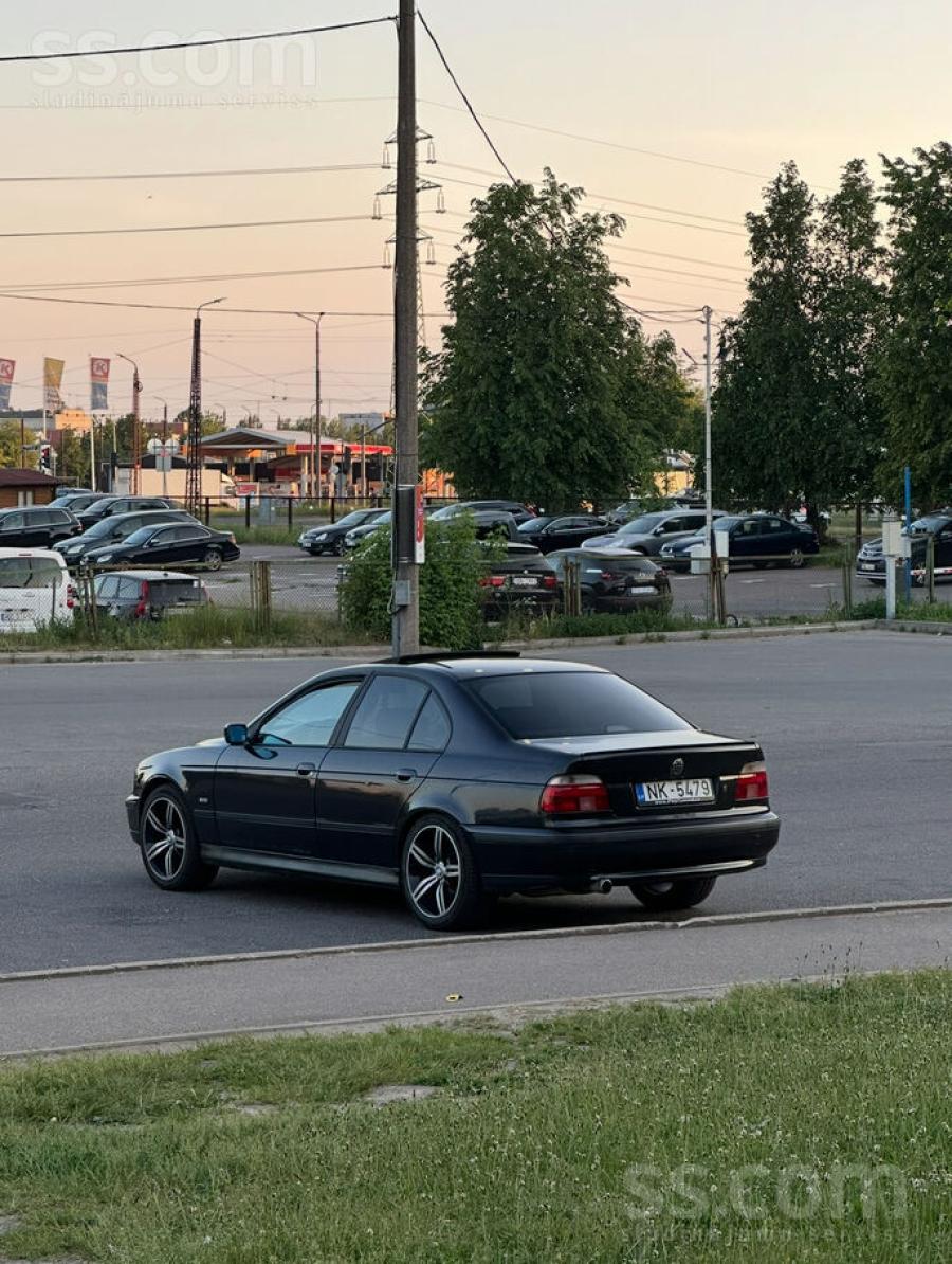 Melns BMW 530 1999 Rīga, ar dzinēja tilpumu 3.00 L un nobraukumu 360 tūkst. km par 3500 €, foto 2 vietnē AUTOMOTO.COM.LV