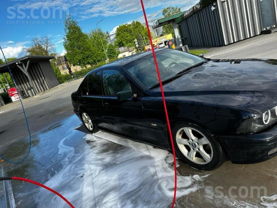Черный БМВ 530 1999 в Елгава, объемом двигателя 3.00 л и пробегом 461 тыс. км за 1000 €, фото 1 на AUTOMOTO.COM.LV