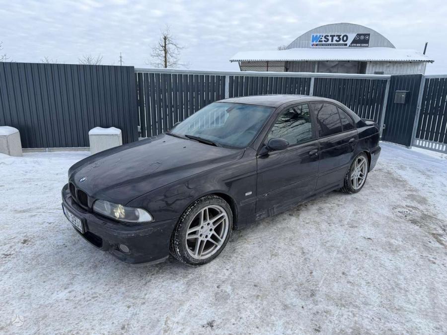 Melns BMW 530 2000 Marijampole, ar dzinēja tilpumu 2.93 L un nobraukumu 402 tūkst. km par 2450 €, foto 2 vietnē AUTOMOTO.COM.LV