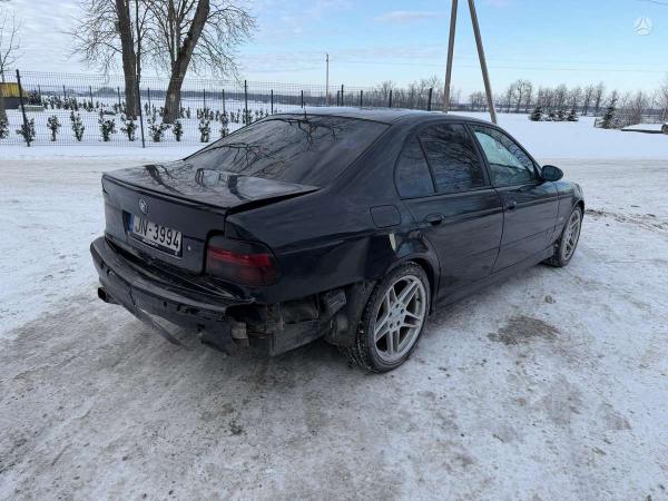 Black BMW 530 2000 in Marijampole, with an engine capacity of 2.93 L and mileage of 402 thousand km for 2450 €, photo 3 on AUTOMOTO.COM.LV