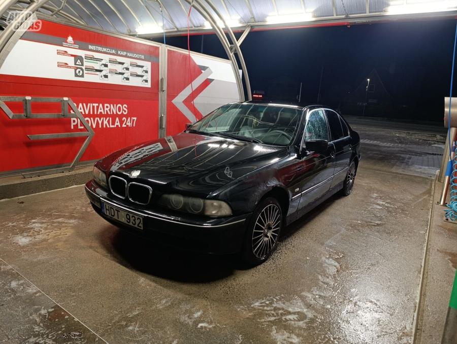 Melns BMW 530 2000 Kauņa, ar dzinēja tilpumu 3.00 L un nobraukumu 331 tūkst. km par 799 €, foto 2 vietnē AUTOMOTO.COM.LV
