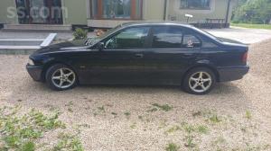 Black BMW 530 2000 in Riga, with an engine capacity of 3.00 L and mileage of 409 thousand km for 2000 €, photo 4 on AUTOMOTO.COM.LV