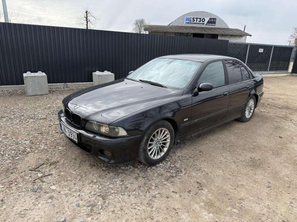 Black BMW 530 2000 in Marijampole, with an engine capacity of 2.93 L and mileage of 402 thousand km for 1700 €, photo 1 on AUTOMOTO.COM.LV
