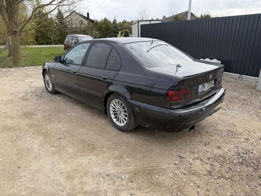 Melns BMW 530 2000 Marijampole, ar dzinēja tilpumu 2.93 L un nobraukumu 402 tūkst. km par 1700 €, foto 3 vietnē AUTOMOTO.COM.LV