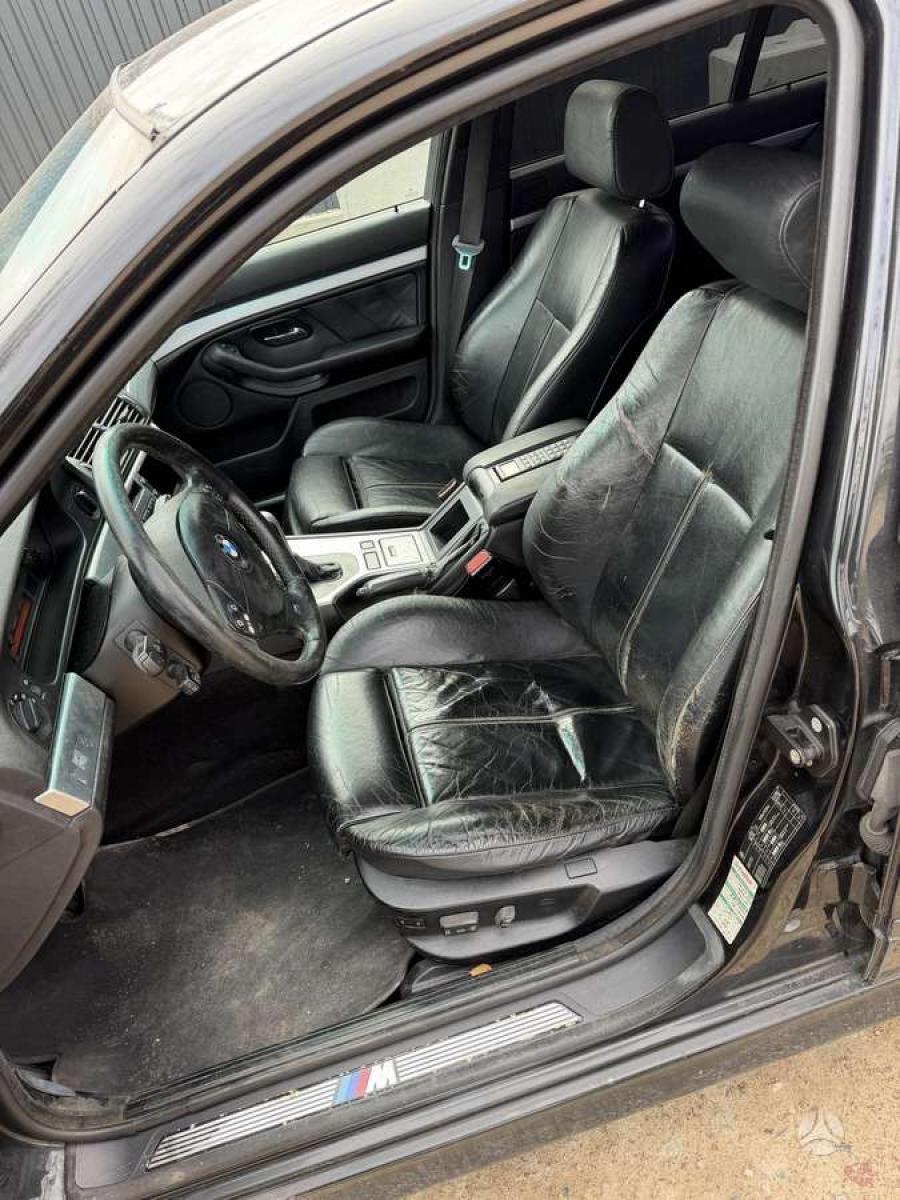 Melns BMW 530 2000 Marijampole, ar dzinēja tilpumu 2.93 L un nobraukumu 402 tūkst. km par 1700 €, foto 7 vietnē AUTOMOTO.COM.LV